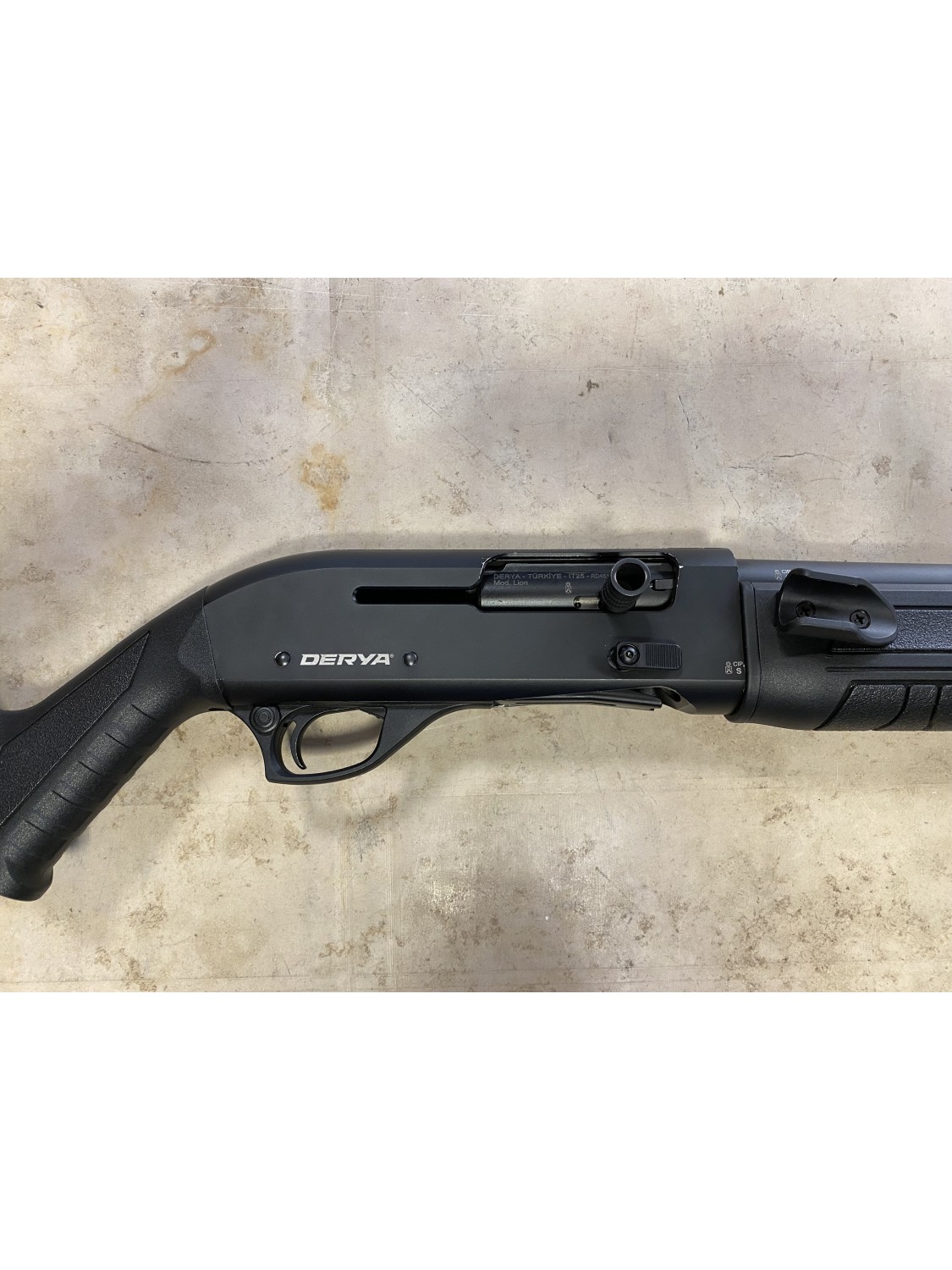 Fucile semiautomatico di marca Derya calibro 12 modello lion xt